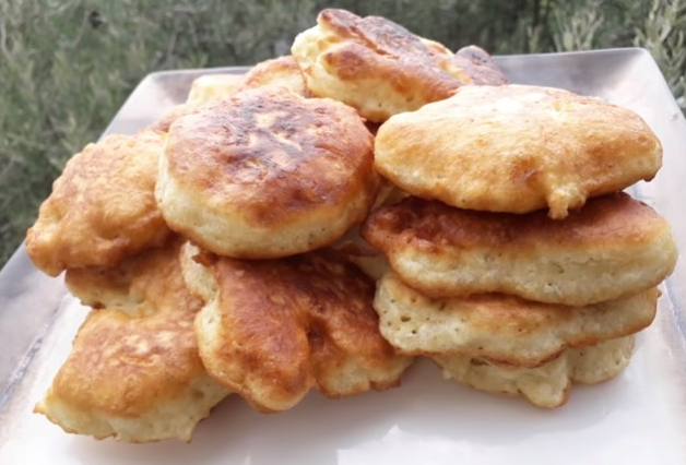 Petulla plot shìje me kos dhe pa maja buke: Receta dhe menyra e ...